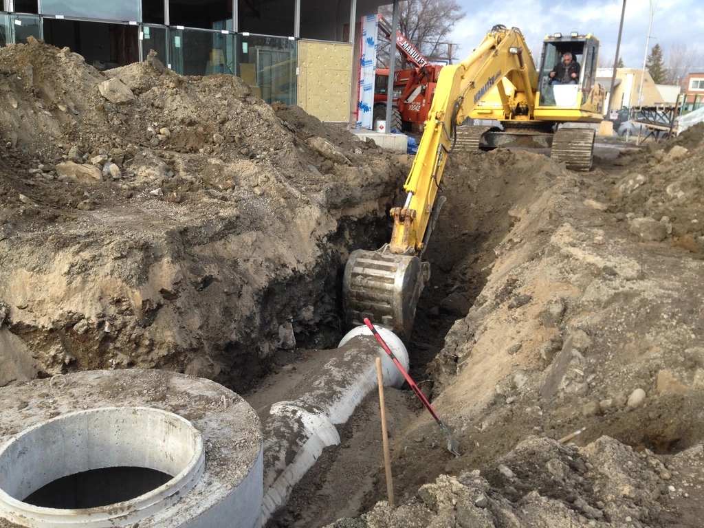 Égout pluvial & système de rétention d’eau BMO, Boul St Martin Laval - Excavation Mov Inc